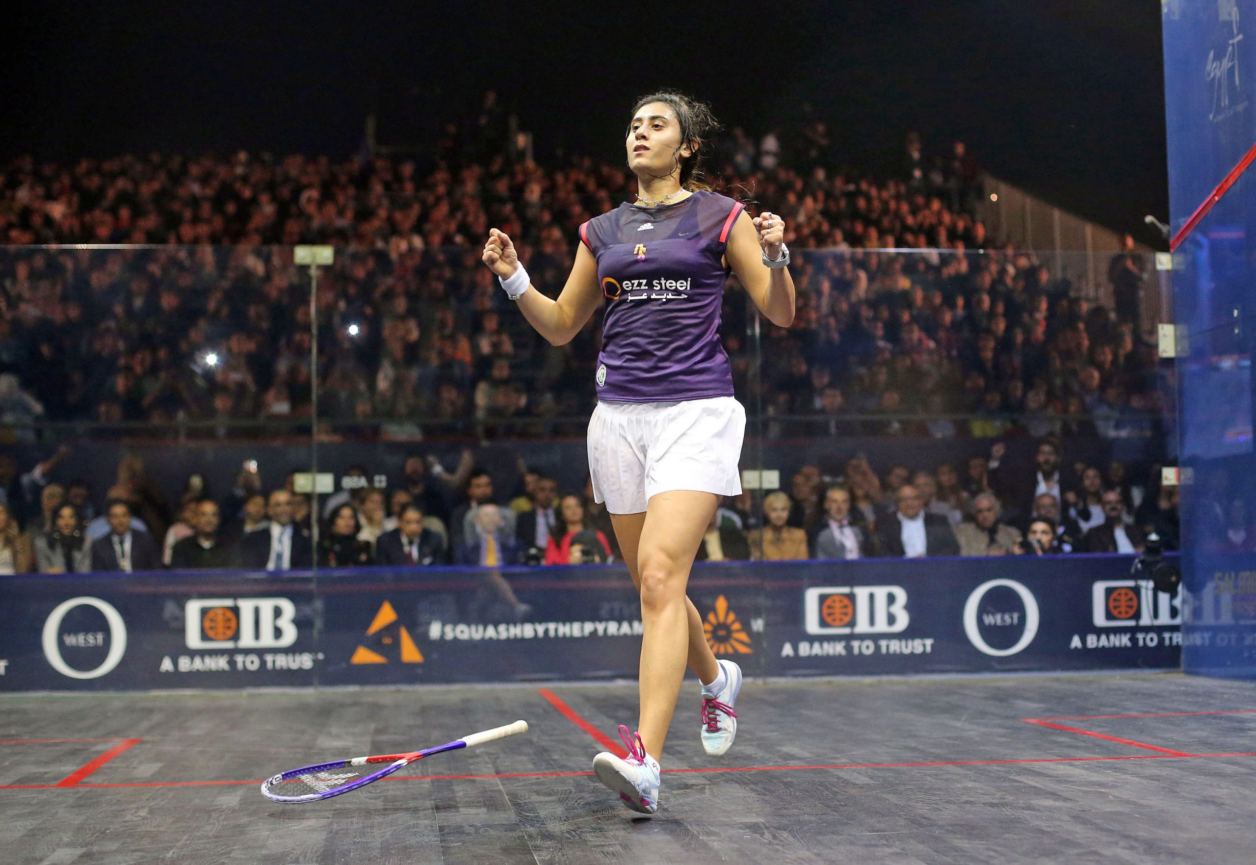 El Sherbini & Gawad Claim Trophies In Front of Pyramids - PSA Squash Tour